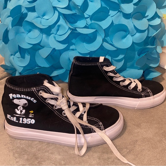Snoopy | Shoes | Snoopy High Top Gym Shoe Size 2 Kids | Poshmark